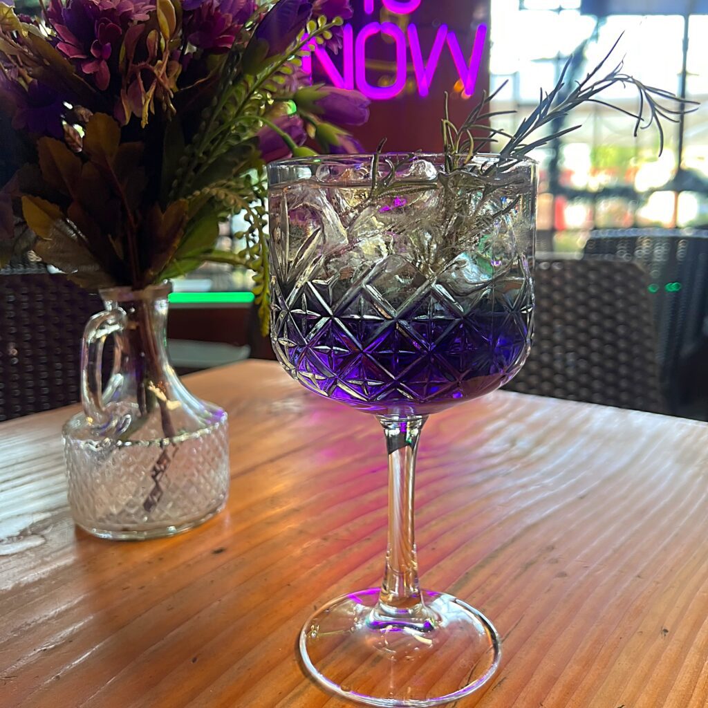 Ramazotti Violet spritz – Bar Santa Isabel